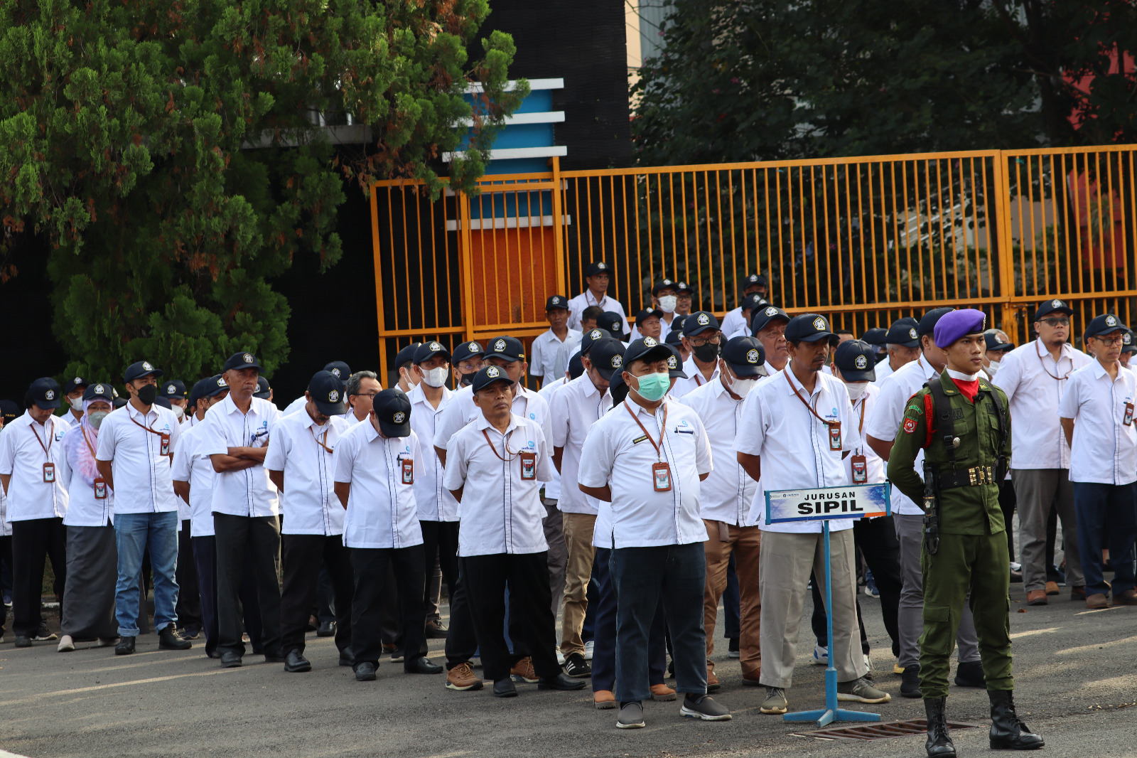 Segenap Pegawai Polines Ikuti Upacara Hardiknas 2023 Dilanjutkan Acara